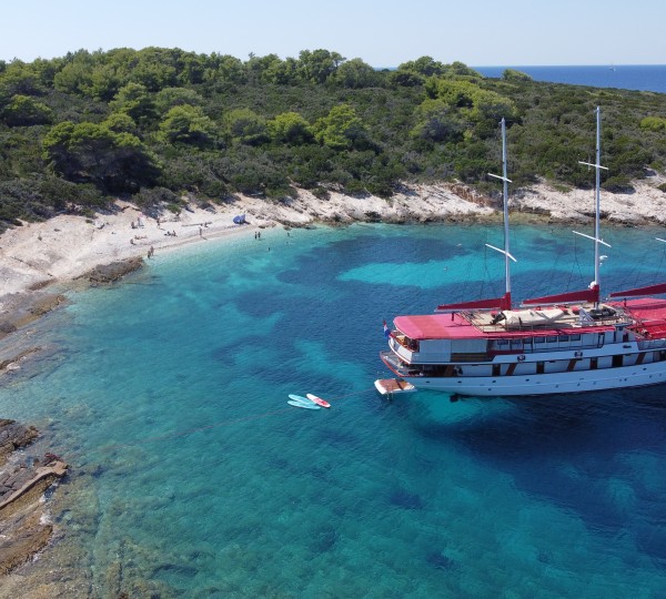 BARBARA Yacht Charter Details, Custom | CHARTERWORLD Luxury Superyachts